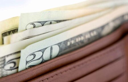 The Advantages and Disadvantages of Paying with Cash | CreditRepair.com