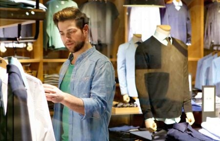 The Advantages and Disadvantages of Paying with Cash | CreditRepair.com